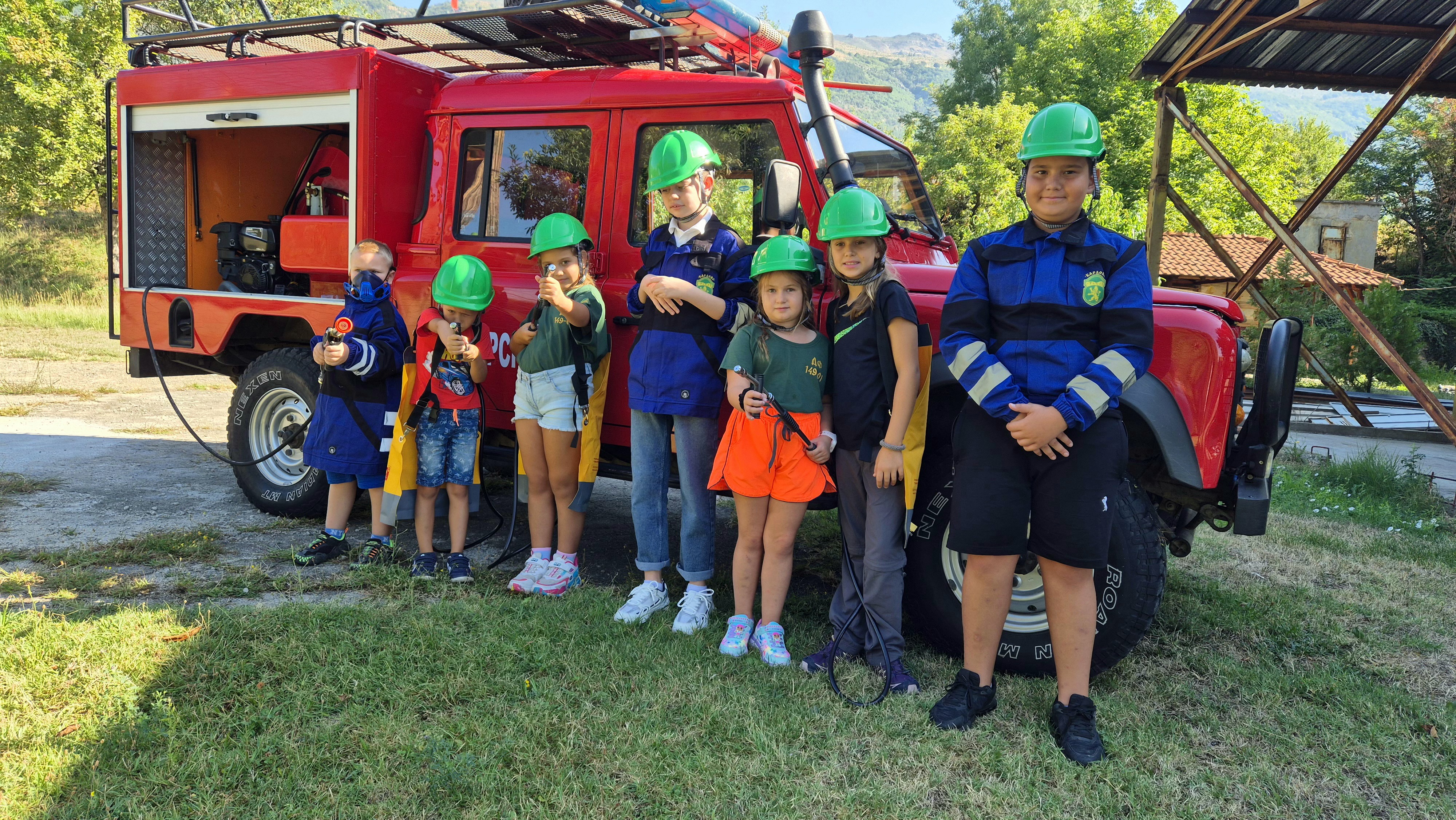 Деца на доброволци от ДФ „Васил Левски“ участват в благотворителна кауза - KarlovoPress